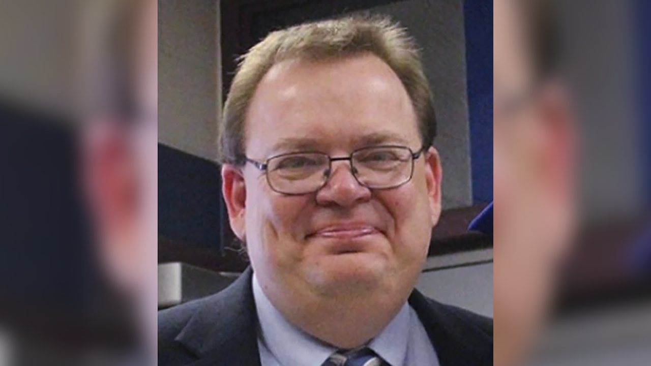 Mourners fill church to remember the Iowa principal who risked life to ...